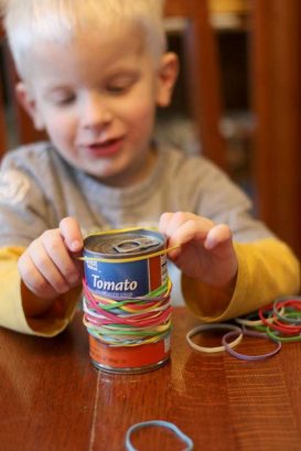 Rubber Band Activity to Keep Kids Busy When You Need It - HOAWG