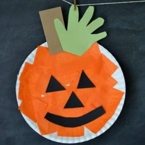 36 Cute & Easy Pumpkin Crafts for Kids to Make! - HOAWG