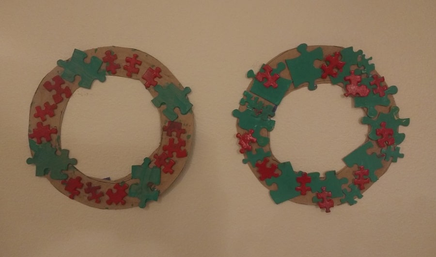 Puzzle Piece Wreath Christmas Craft Easy for Toddlers - HOAWG