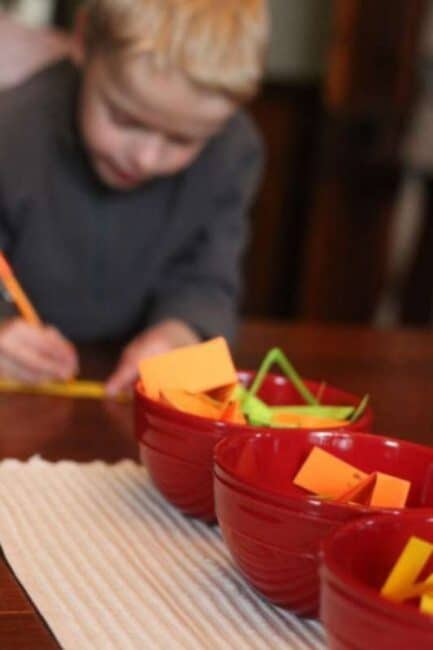 Make Your Own Simple Thankful Chain for Thanksgiving | HOAWG