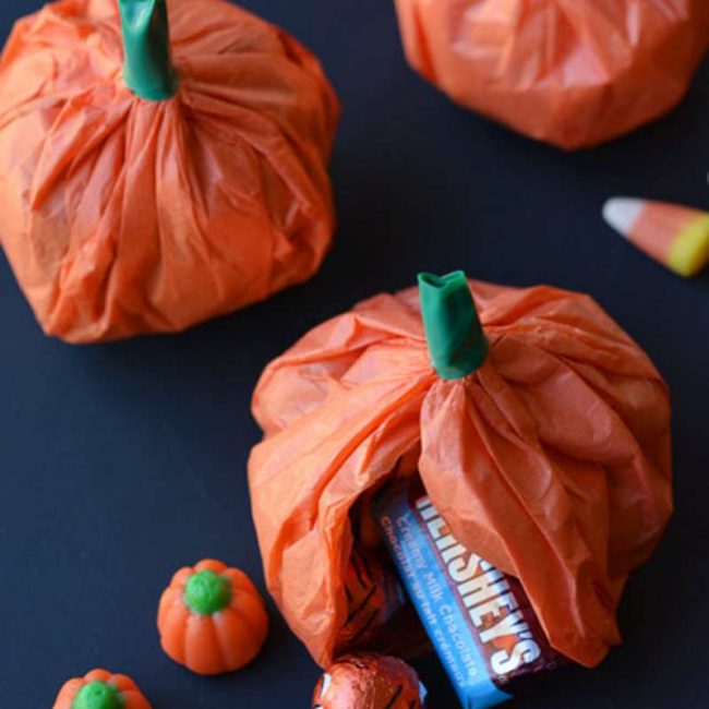 36 Cute & Easy Pumpkin Crafts for Kids to Make! - HOAWG